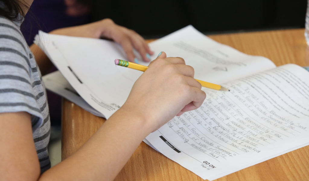 Taking notes by hand is better for your memory than using a keyboard ...