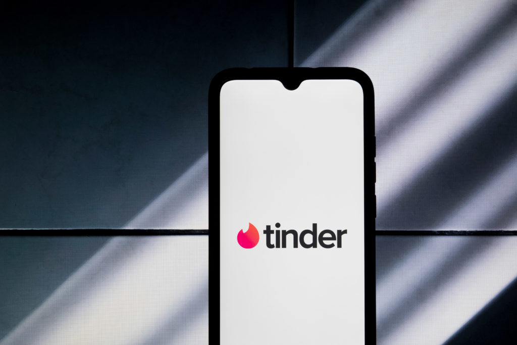 Statistics suggest daters are ditching apps for in-person interaction ...