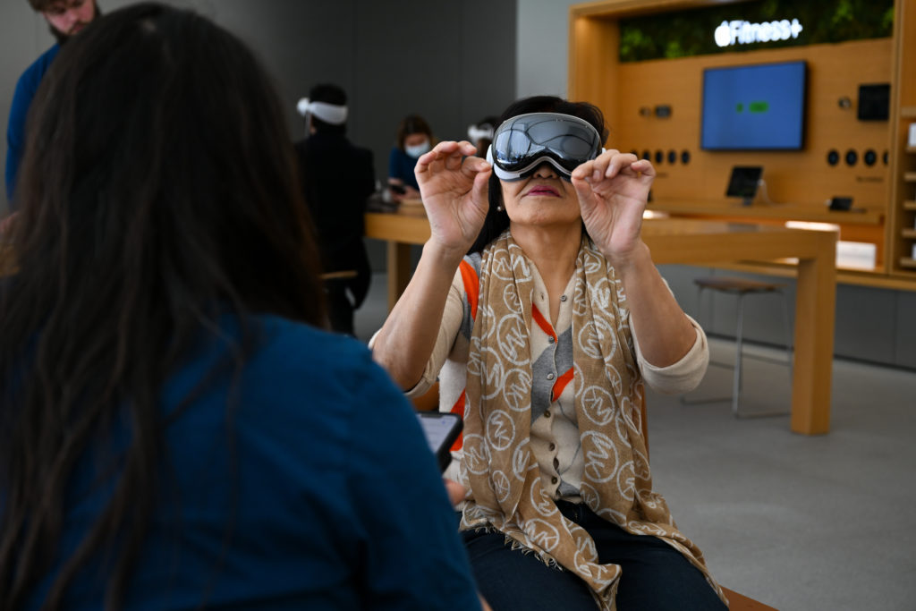 Customer orders coffee wearing Apple Vision Pro in terrifying glimpse ...