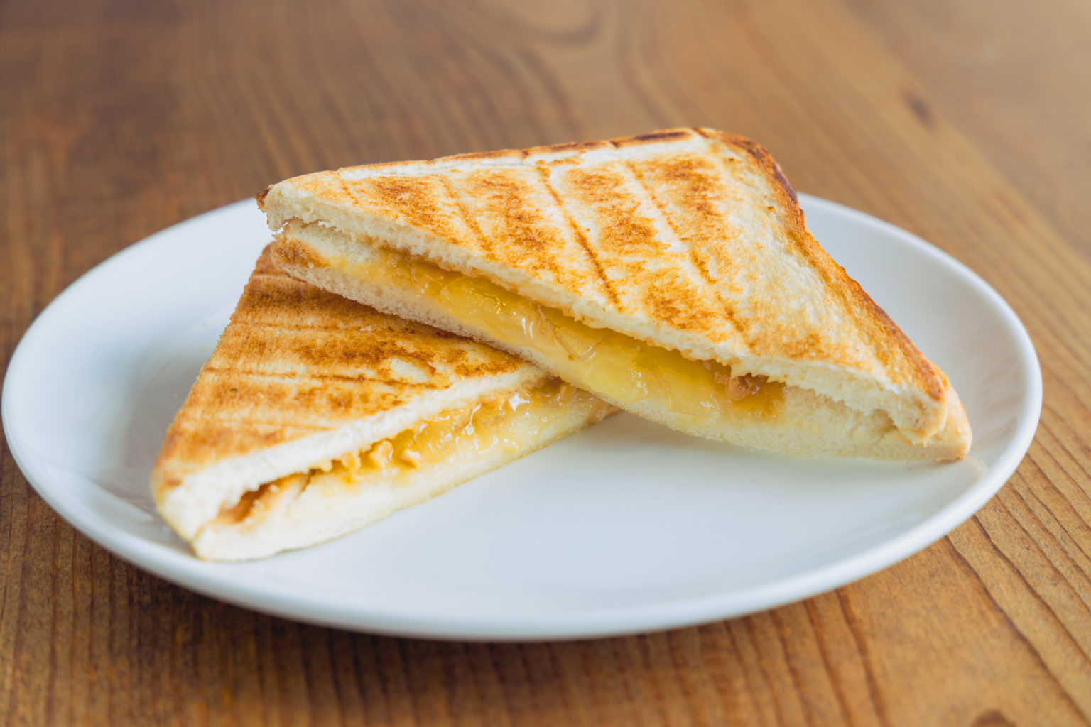 There's a new way to cut your sandwich, and an expert has explained why ...