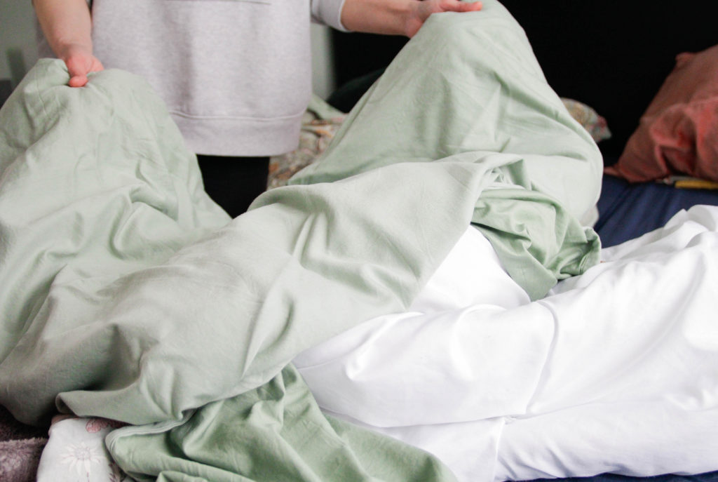 How often you should really wash your bed sheets, according to a ...