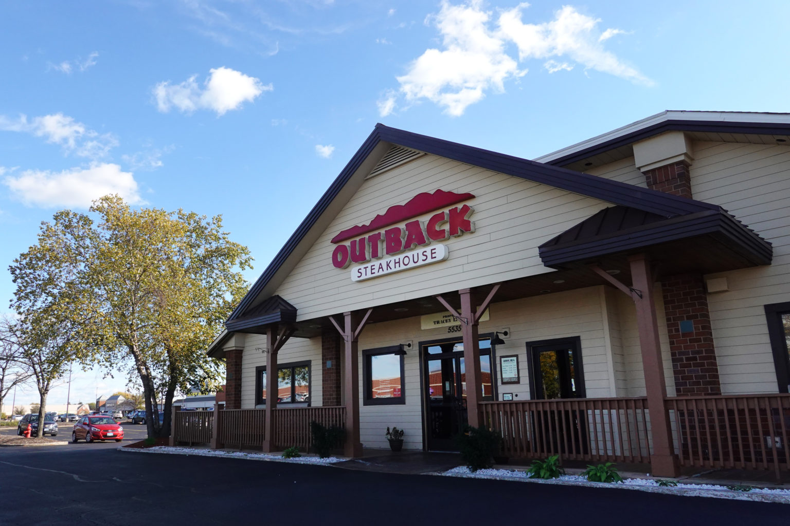 Husband's reaction to Outback Steakhouse's 'shark attack' cocktail is ...