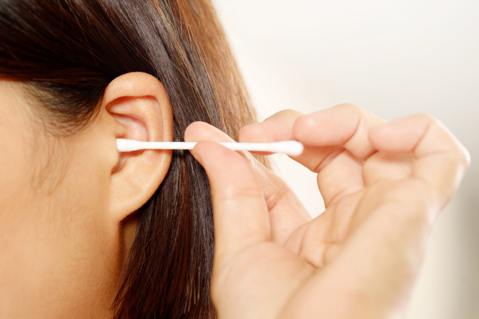 Wet or dry earwax can determine how 'smelly' you are, study shows